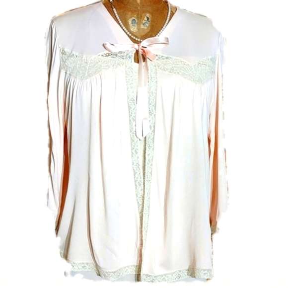 Lorrainne | Intimates & Sleepwear | Vintage Lorraine Short Robe Bed ...